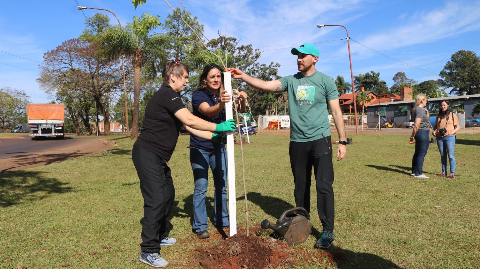 Plantemos futuro, una actividad para cuidar el planeta - Oberá